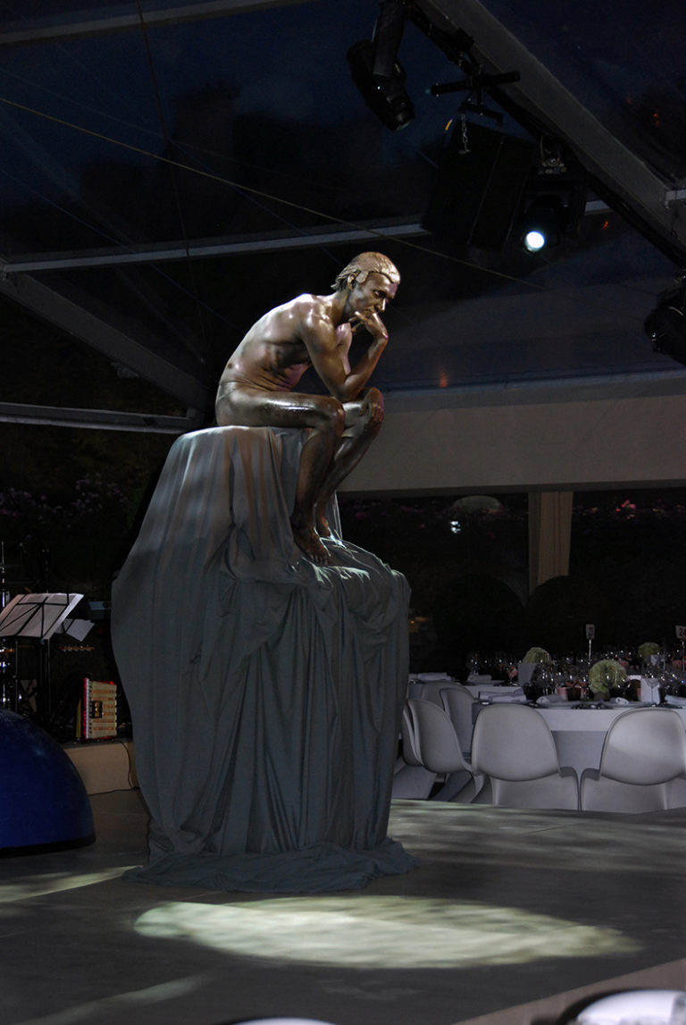 047 The Thinker - Living Sculptures