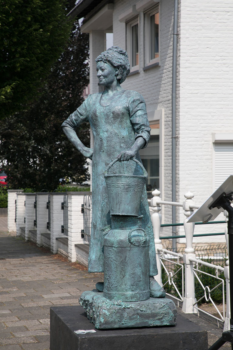 024 Milk Maiden - Living Sculptures